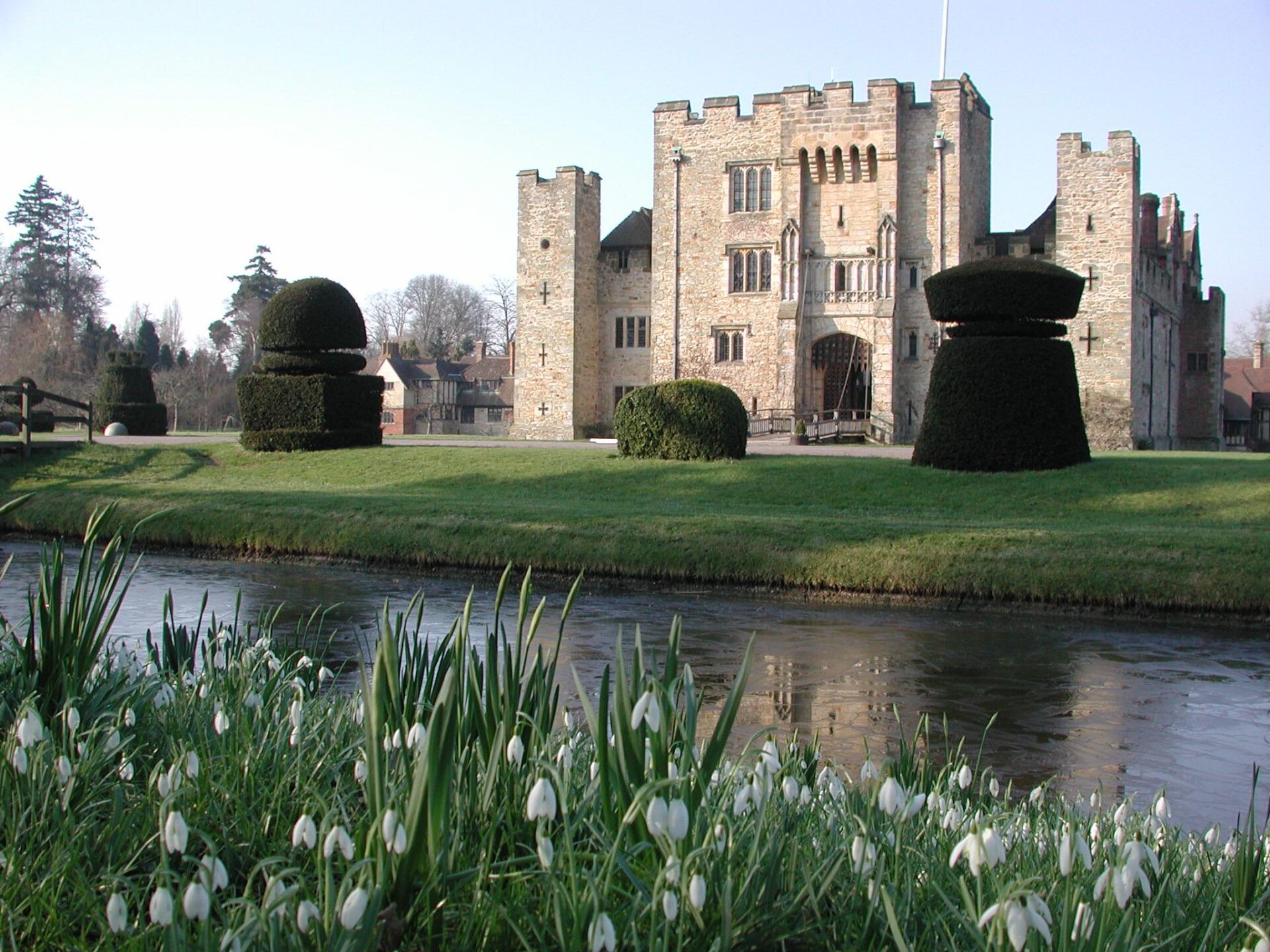 Eating at Hever Castle - Cafe, Picnics, Afternoon Tea & Brunch