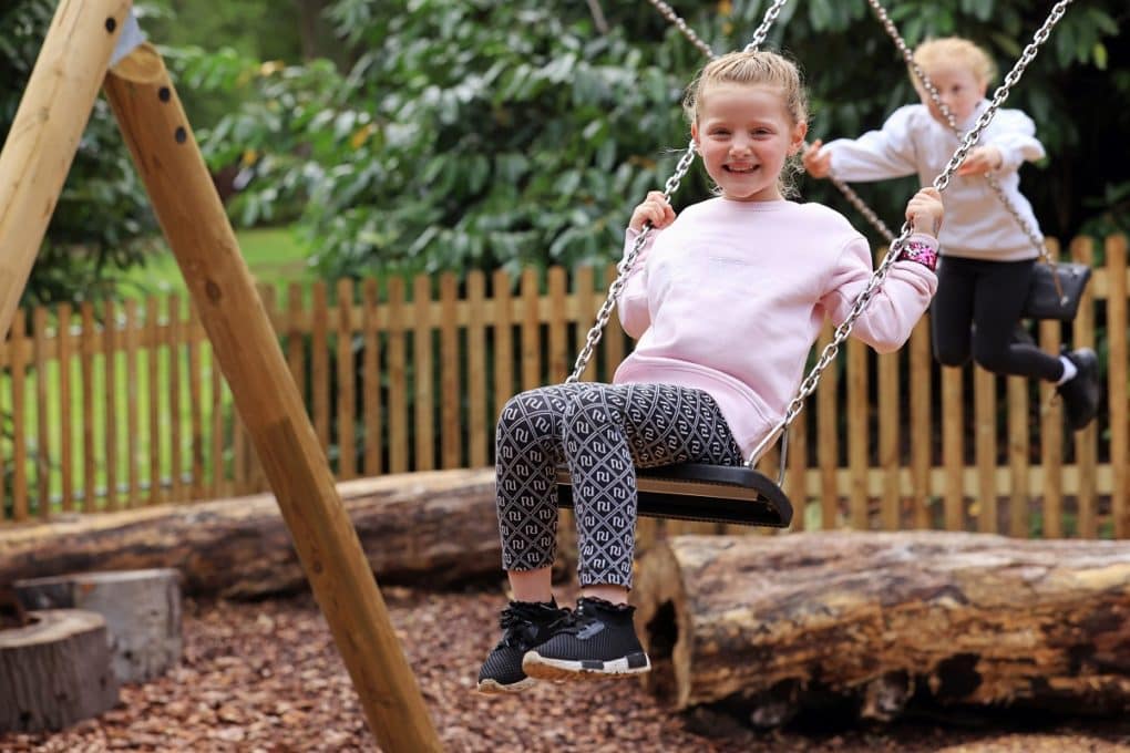 Play Swings