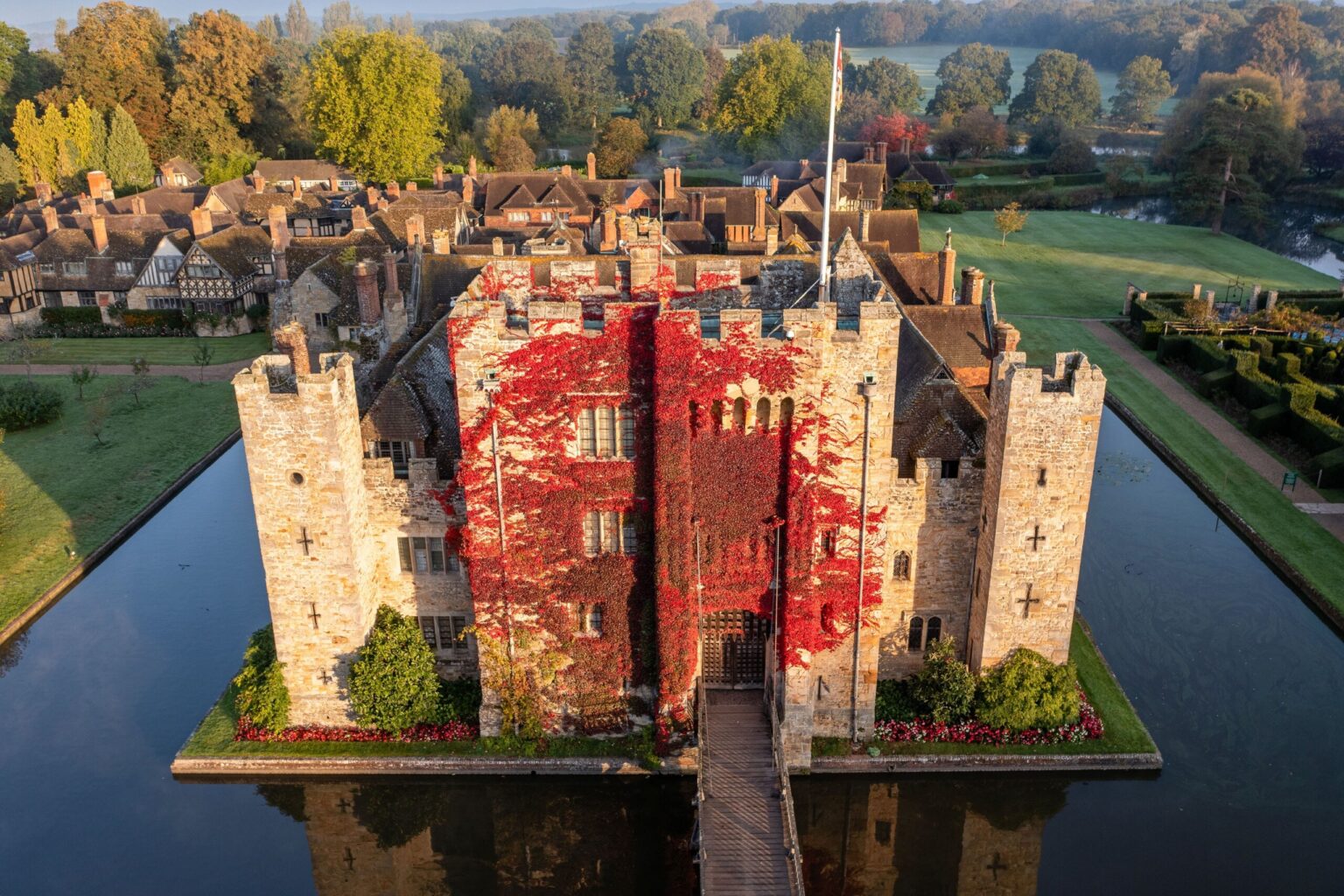 Hever Castle - History, Rooms & Tours